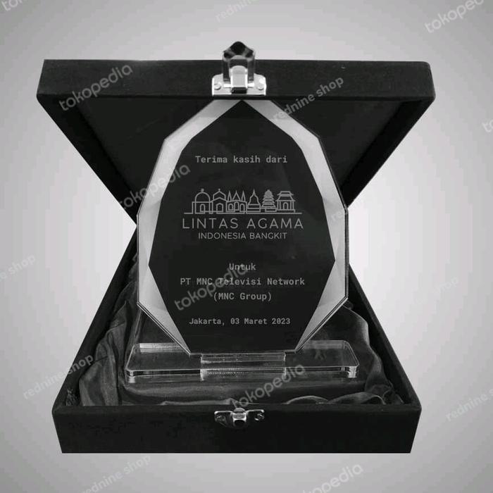 Jual Plakat Akrilik Custom Ukuran 25x15 Tebal 1cm+Box/Piala Penghargaan ...