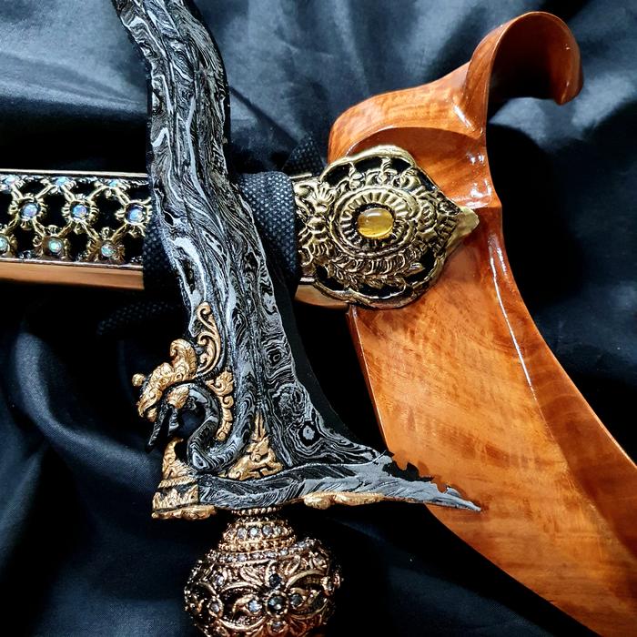 Jual Keris Nogo Sungkem Luk 11 Kinatah Sepuh Emas Pamor Lar Gangsir ...