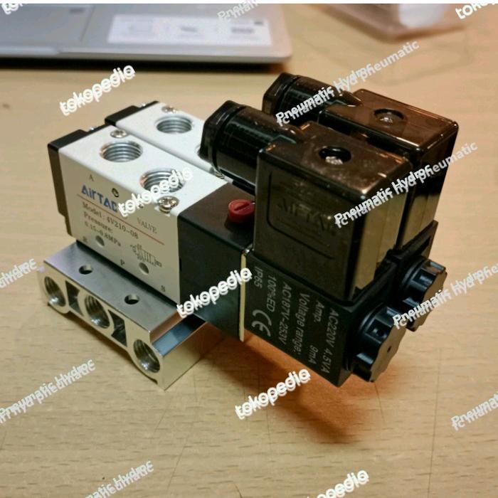 Jual SOLENOID VALVE AIRTAC 4V310-08 1 SET 2 UNIT VALVE DAN MANIFOLD 2 SUSUN - Jakarta Barat ...