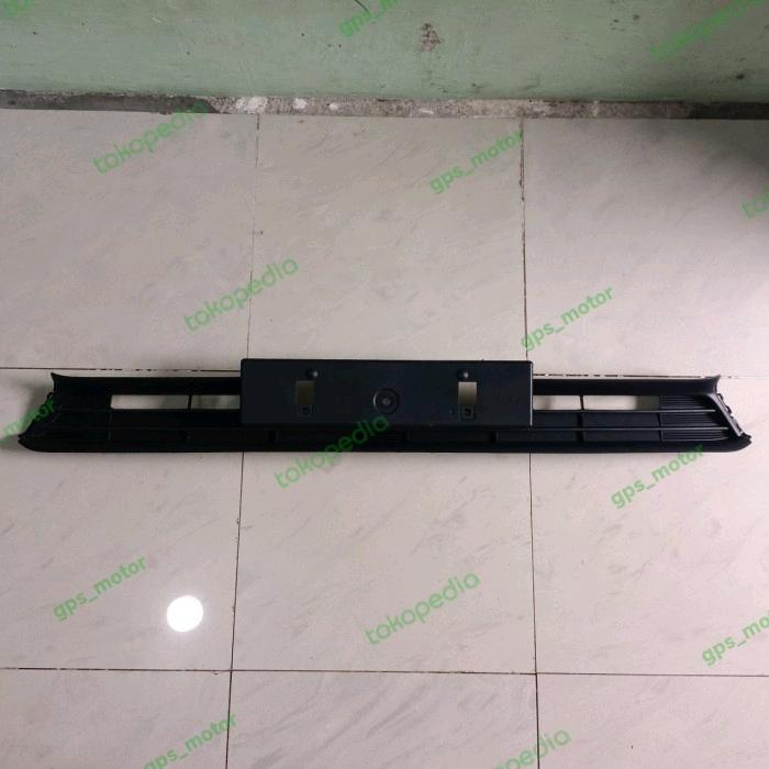 Jual Grill radiator ram bumper bawah Innova reborn 53112-YP130 original ...
