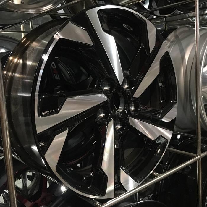 Jual Velg racing OEM Mitsubishi Xpander Cross 17 inch PCD 5x114.3 ...