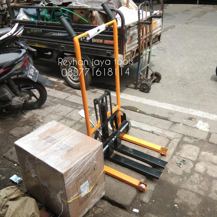 Jual hand forklift hydraulic 200 kg Alat angkat hand Stacker 200 kg ...