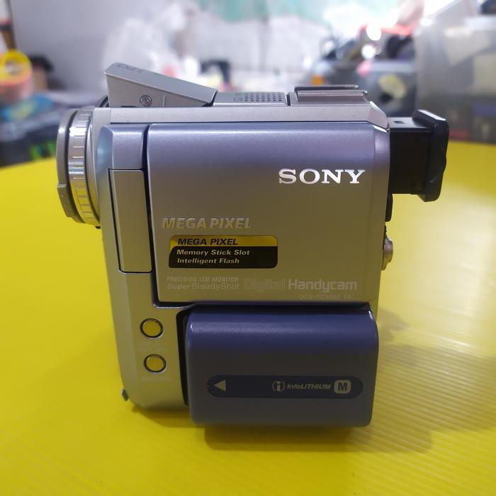Jual NEW OLD STOCK HANDYCAM SONY MINI DV PC105E BIKIN KONTEN2 MUSIC ...