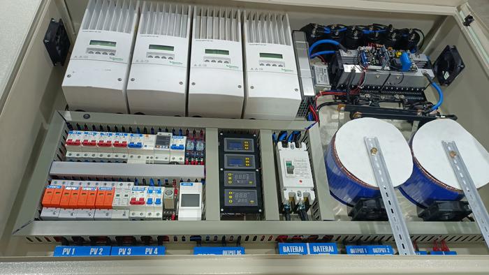 Jual box panel PLTS 10kva off grid mppt 240A otomatis genset sultanmode ...