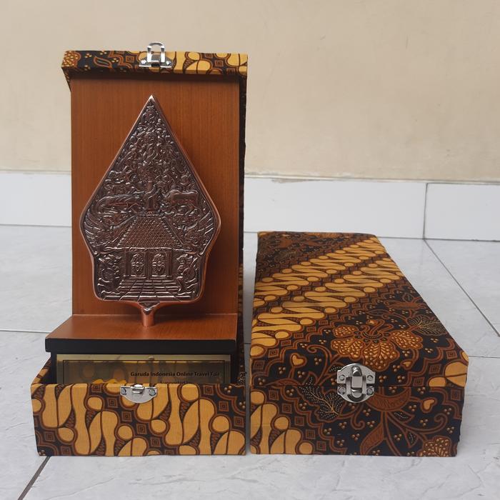 Jual Plakat Souvenir Gunungan Wayang Tembaga - Jakarta Pusat ...