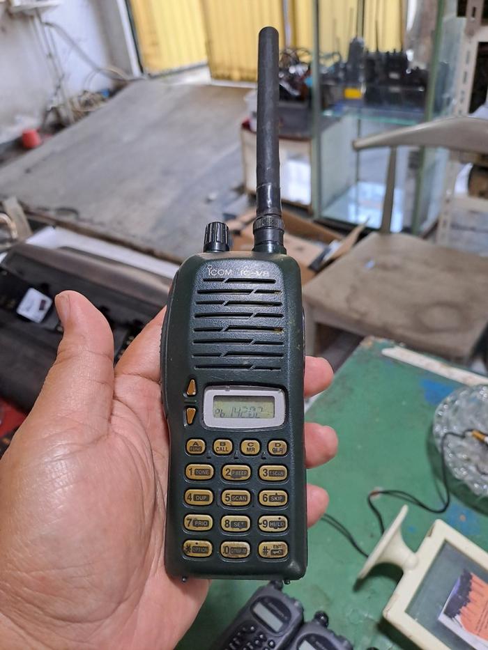 Jual Ht Icom V8 Icom IC-V8 Vhf Normal plus Charger baterai awet Tx Rx ...