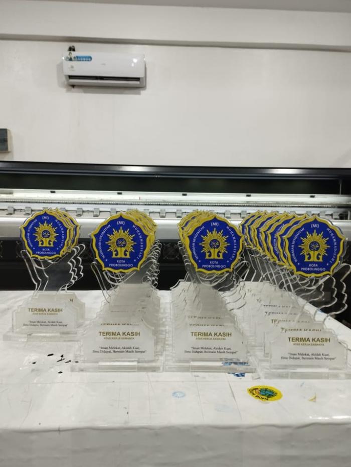 Jual Trophy Penghargaan Tebal 10mm Akrilik | Trophy | Plakat - Plakat ...