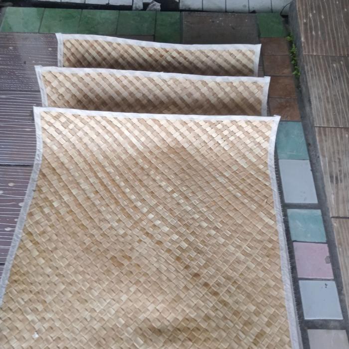 Jual Tikar Pandan Anyam Jahit Kain Samping Tikar Piknik Tikar Anyaman ...