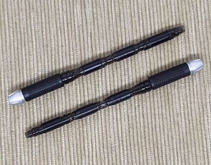 Jual 117.Dual Electric Brown Baton [Kitbash 1/6 Scale] "HOT TOYS ...