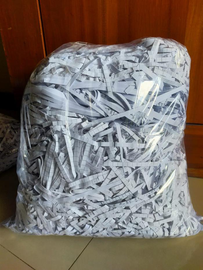 Jual Kertas cacah/shredded paper/potongan kertas/kertas untuk packing ...