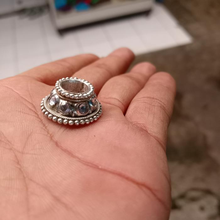 Jual Mendak Keris Bahan Perak Warna Silver Hias Batu Yakut Garap Alusan ...