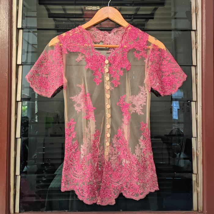 Jual Preloved Kebaya Brokat Lengan Pendek Fuchsia Gold - Jakarta Timur ...