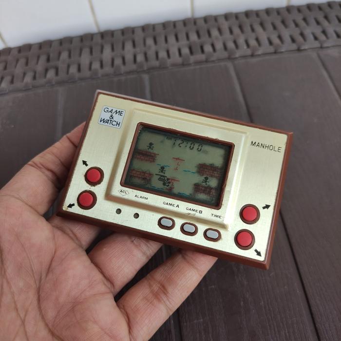 Jual Nintendo Game Watch Gimbot Jadul Manhole Nostalgia Masa Kecil Di ...