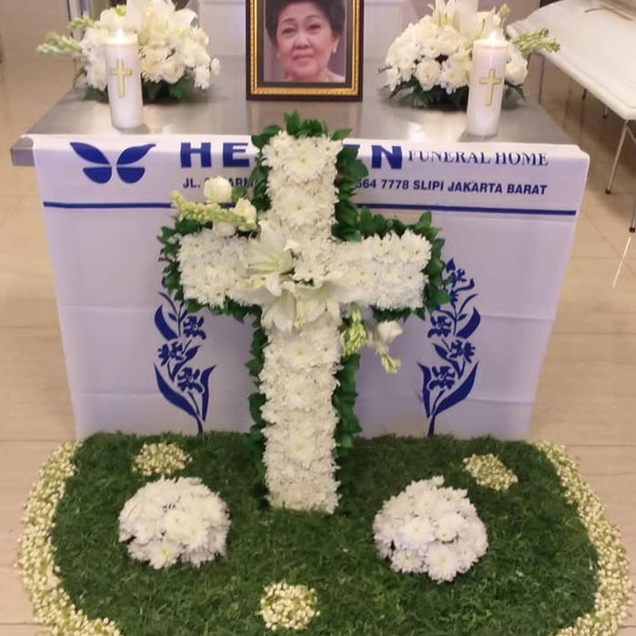 Jual PAKET BUNGA DUKA CITA (2 bunga lilin + salib + taman pandan ÷ ...