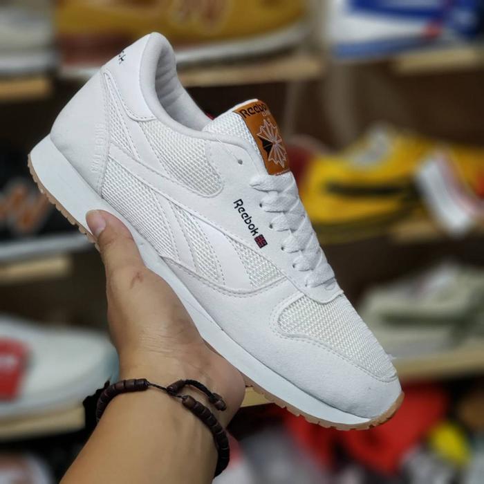 Jual Sepatu Sneakers Laki Laki Rebook Classics Coklat Putih Hitam Pria - 2, 39 - Jakarta Selatan ...