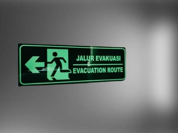 Jual AKRILIK SIGN RAMBU JALUR EVAKUASI / EXIT SIGN (GLOW IN THE DARK ...