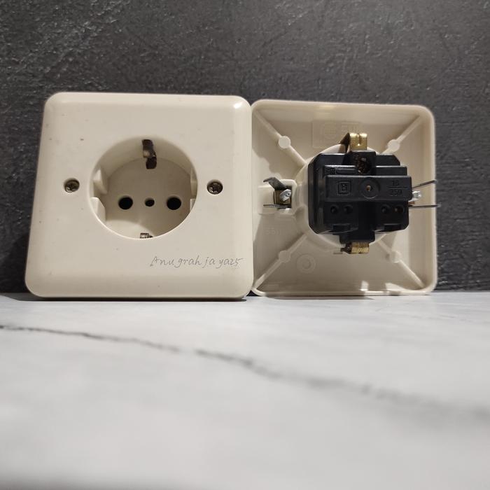 Jual Stop Kontak Inbow broco / stop kontak tanam tembok - Jakarta Pusat - Anugrahjaya25. | Tokopedia