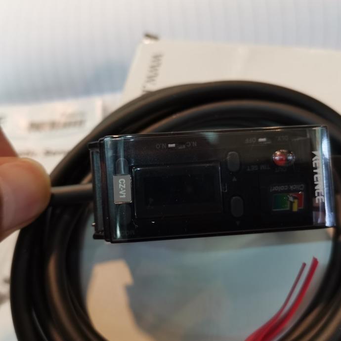 Jual Cz-V1 Amplifier Unit Sensor Fiber Optic Keyence Original New - Kab ...