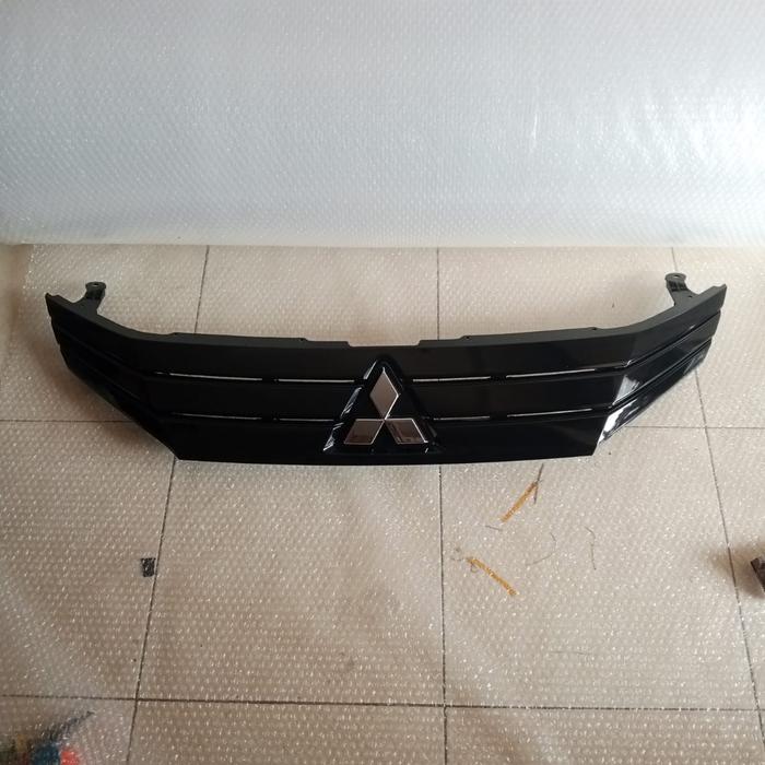 Jual GRILLE DEPAN MITSUBISHI EXPANDER ULTIMATE HITAM GLOSY ORIGINAL ...