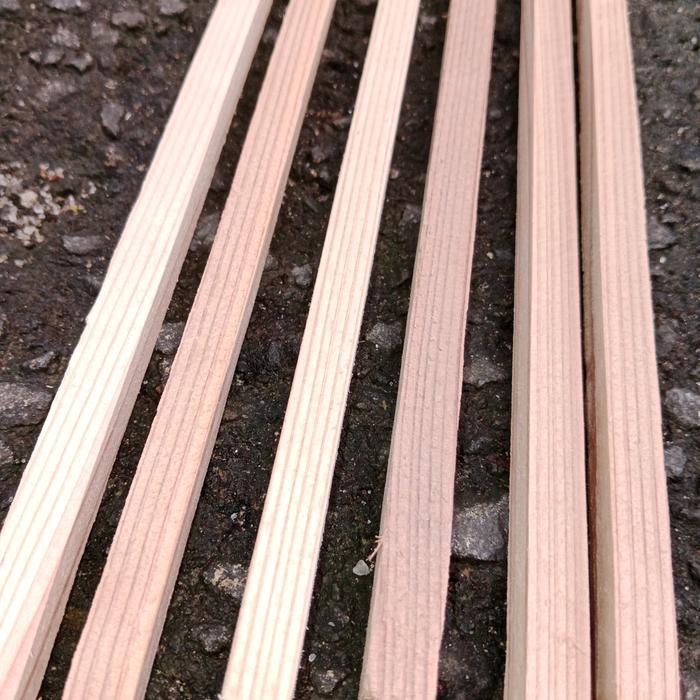 Jual Strips Kayu Cedar Aromatik 1 cm x 1 cm x 85 cm (Special Grade ...