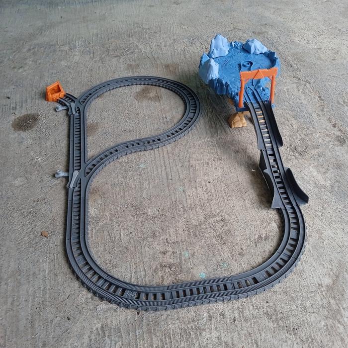 Jual Thomas & Friends Trackmaster Close Call Cliff Set - Kota Serang ...