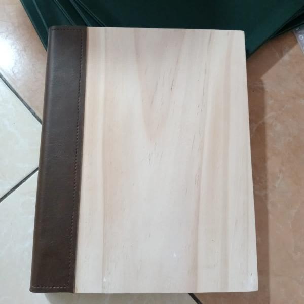 Jual buku menu kayu ready ukuran a4 - Kota Bandung - sampul buku menu ...