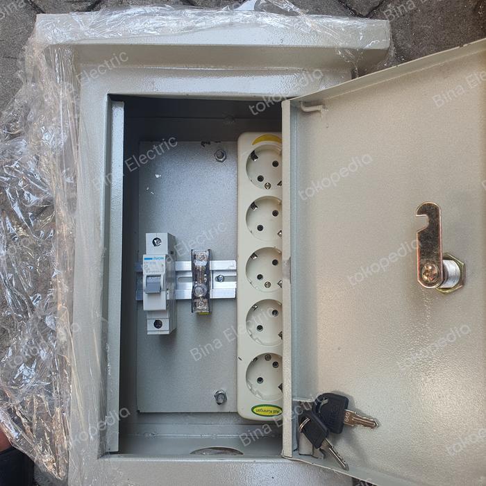 Jual Box Panel 20x30 Topi + MCB + Fuse Kubur + Stopkontak 5 Lubang ...