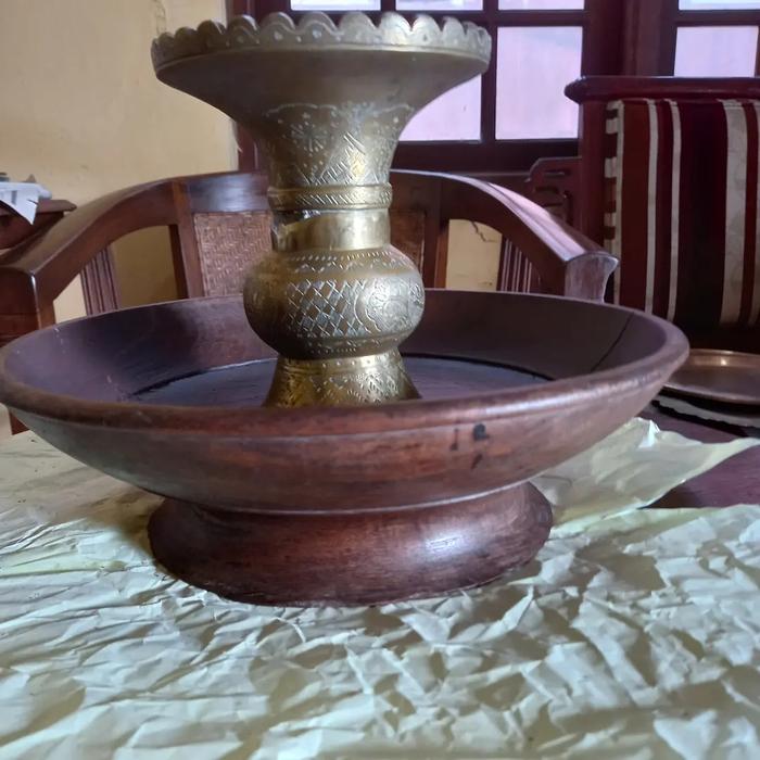 Jual Nampan Bulat Kayu dan Bokor Kuningan Kuno - Kab. Banyumas ...