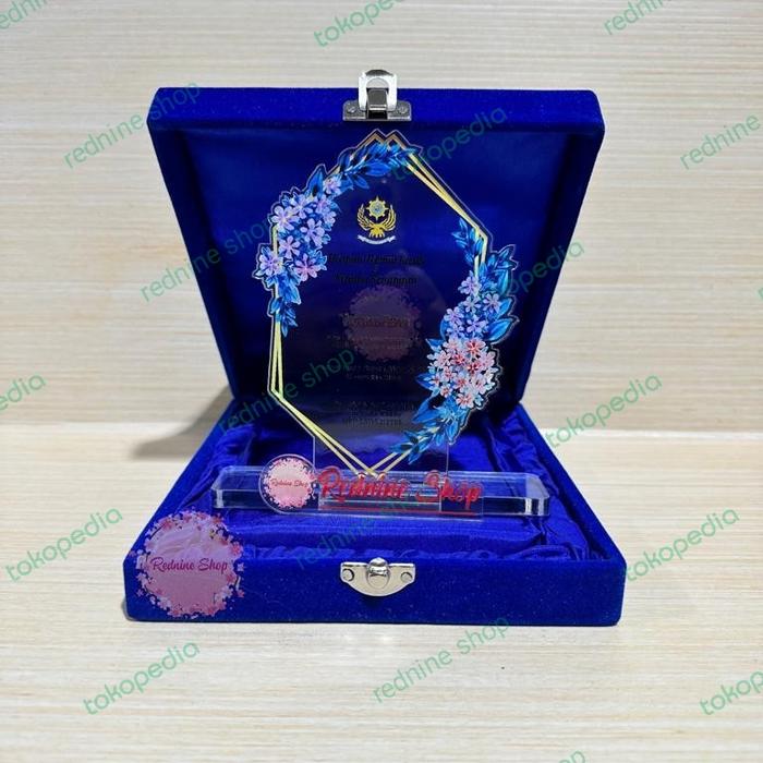 Jual Plakat Akrilik Custom/Piagam Penghargaan/PKL/Award/Plakat+Box ...