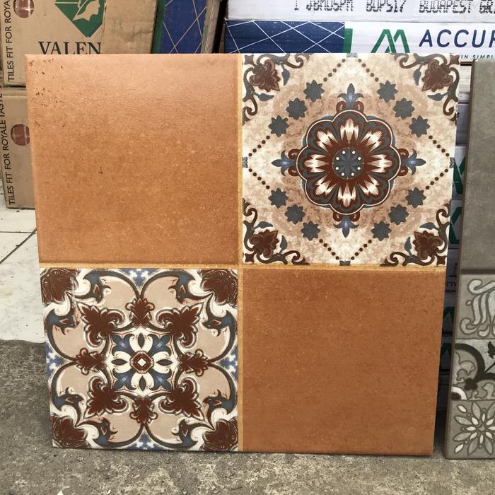 Jual Keramik 40x40 motif batik (doff-mate) keramik dekoratif - Abu-abu ...