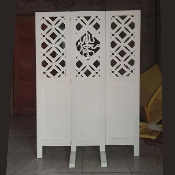 Jual Penyekat Ruang Partisi Mushola Kaligrafi Minimalis Putih - Kab ...