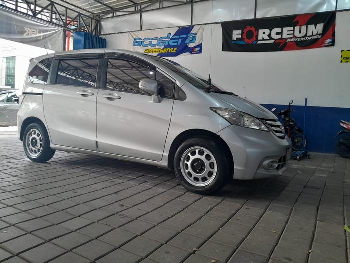 Jual model velg terbaru mobil Honda Freed use hsr Klg R15 - Jakarta ...