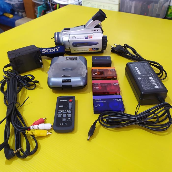 Jual HANDYCAM SONY MINI DV TRV18E BISA PLAYBACK KASET2 LAMA BONUS ...