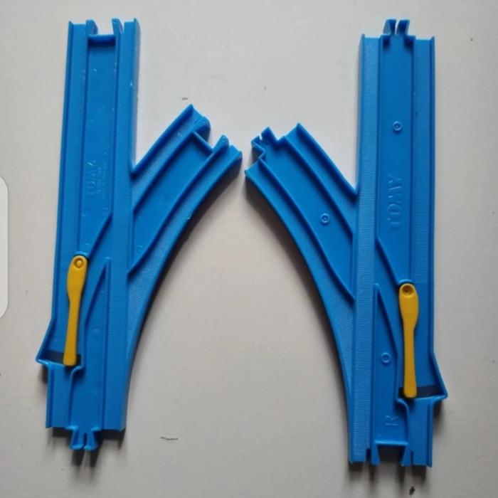Jual Takara Tomy - Plarail R 11 Turn out Rail ( L & R ) - Jakarta Pusat ...