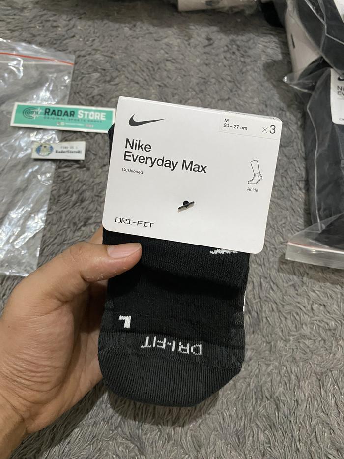 Jual Nike Kaos Kaki Latihan Everyday Max Cushioned Ankle Black SX5549 ...