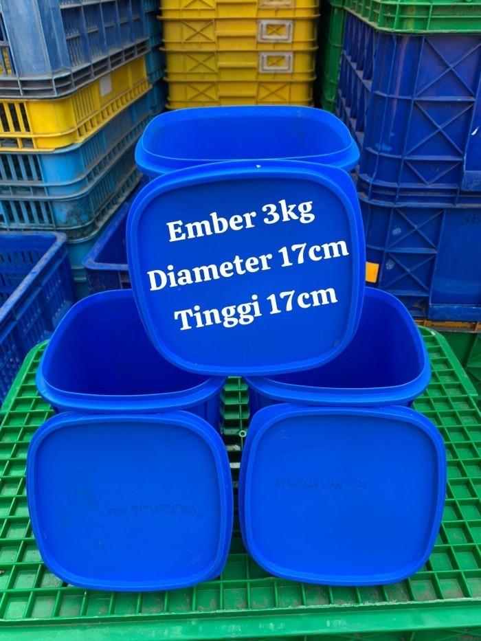 Jual ember bekas 3kg kotak biru ember cupang 3kg ember 3liter random ...