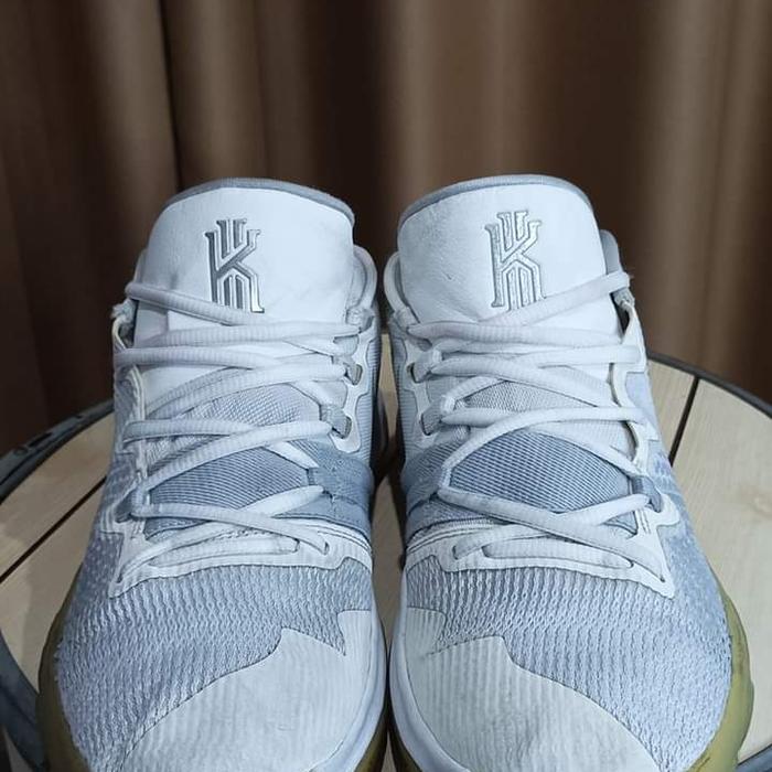 Jual Nike Kyrie Flytrap EP "Metallic Silver" - Kota Depok - Raffa sepatu second import | Tokopedia