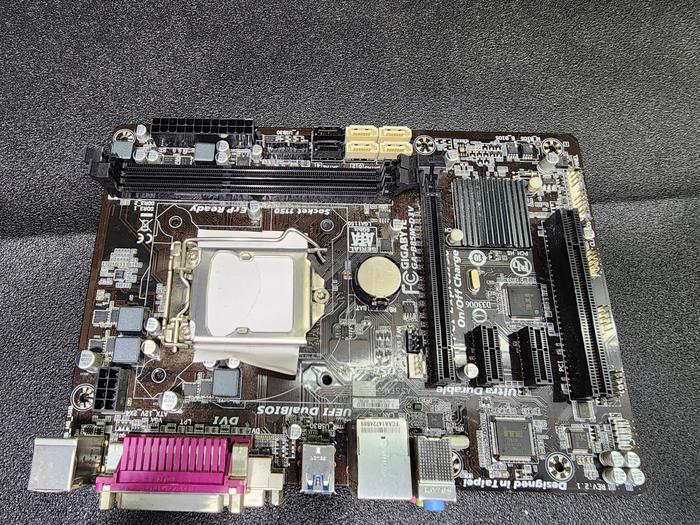 Jual MOTHERBOARD GIGABYTE GA-B85M-D3V LGA 1150 TANPA BACKPANEL ...
