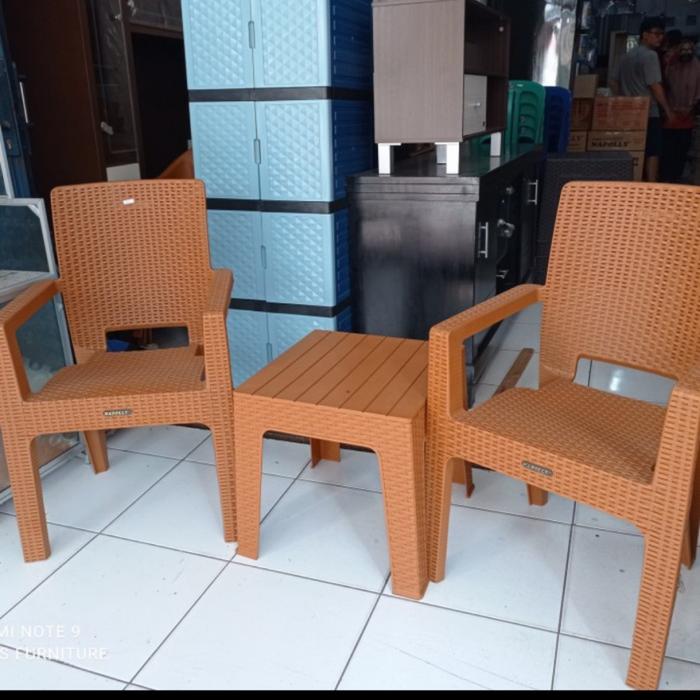 Jual kursi plastik tangan 2 bh + meja plastik merk napoly - Kota ...