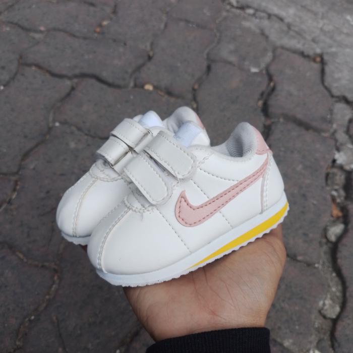 Sepatu Nike Cewek Lucu