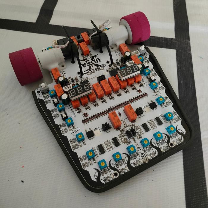 Jual Robot line tracer analog R18 ultraX black motor german - Kab ...