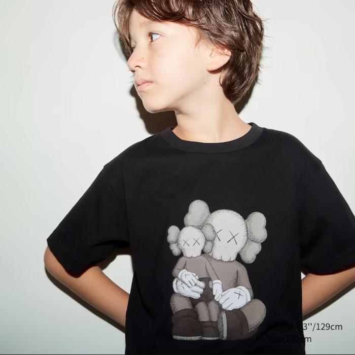 Jual Uniqlo x Kaws Kids menampilkan desain ayah dan anak dari karakter ...