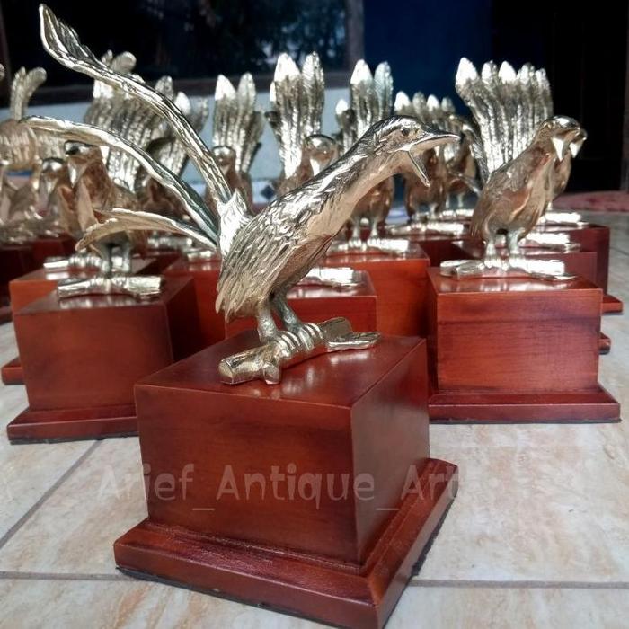 Jual Custom design trophy logam 4D motif murai batu gold - Jakarta ...
