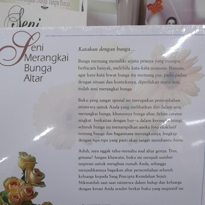 Jual Buku Seni Merangkai Bunga Altar - Bernadetta Sriâ lusiani Buku Ori ...