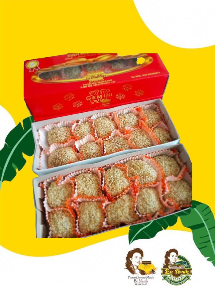Jual kue mochi gemini khas semarang moachi kacang wijen 1 box isi 10 ...