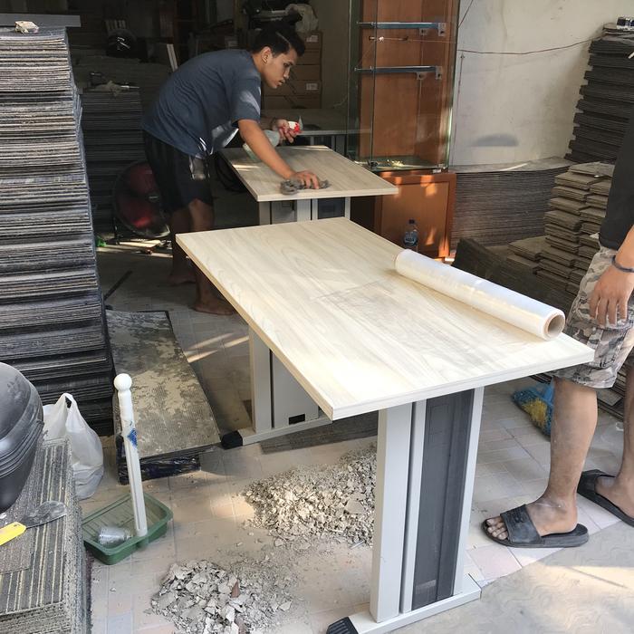 Jual Meja kantor bekas kaki besi bisa bongkar pasang 5 unit - Jakarta ...