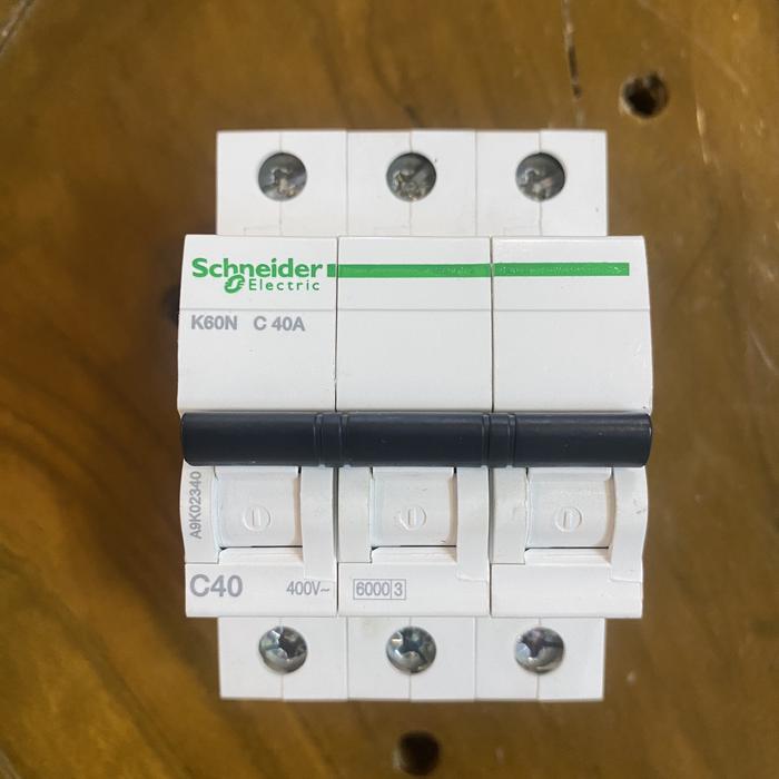 Jual MCB 40A 3P Schneider - Jakarta Pusat - Quizel Electric | Tokopedia