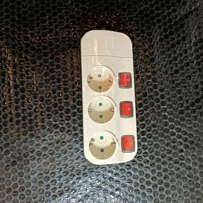 Jual Stop Kontak Uticon tanpa KABEL 3 4 5 6 Lubang dengan saklar tersendiri - 6 Lubang - Kota ...