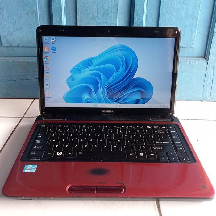 Jual Laptop Toshiba L745 Warna Merah Intel Core i3 SSD 128GB RAM 4GB ...