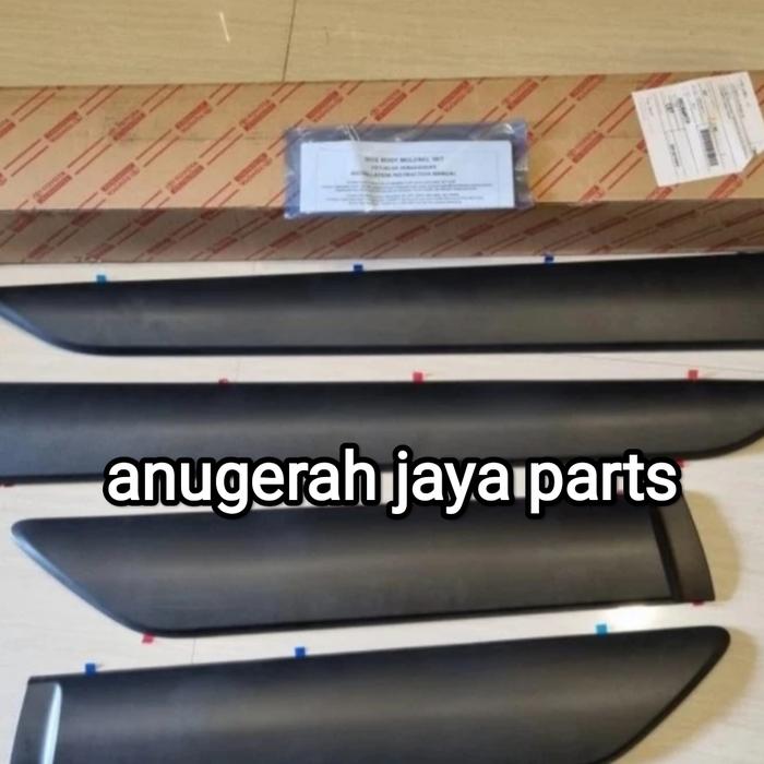 Jual List side body moulding pintu innova zenix modelista 1set original ...